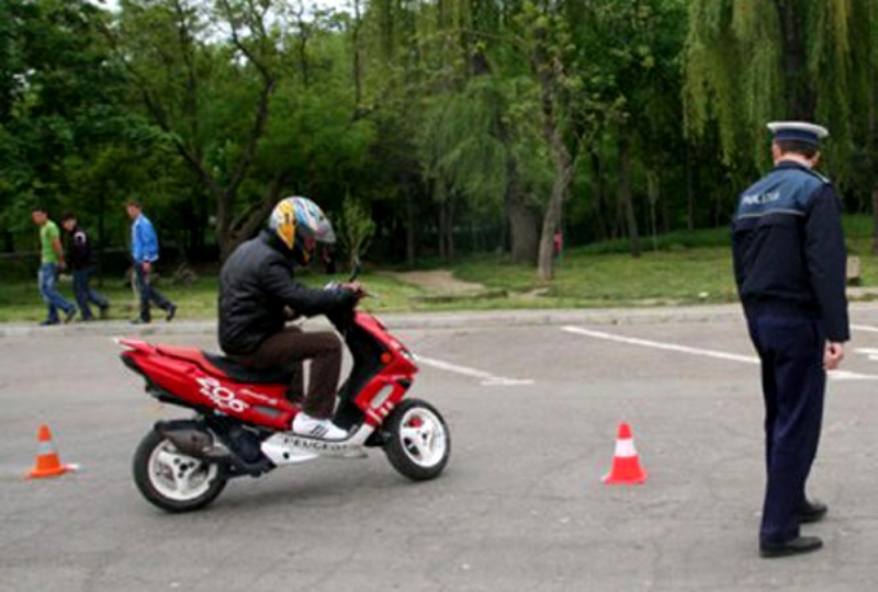Mopedist fără permis - Ziarul Tecucean