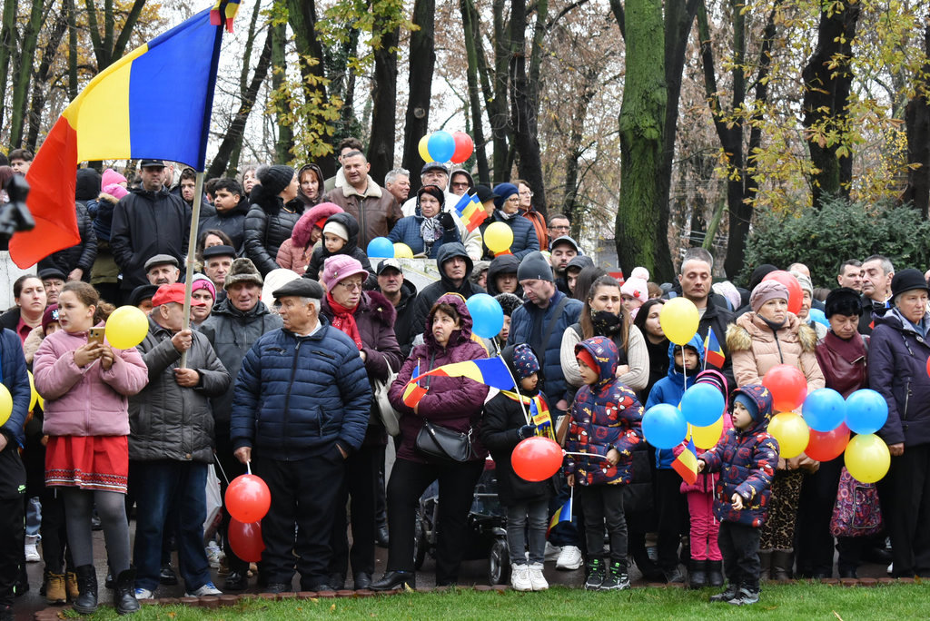 La mulți ani, tuturor românilor! 1 Decembrie la Tecuci - FOTO - Ziarul ...